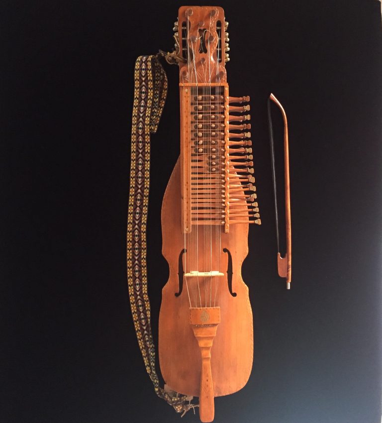 Eric Sahlström nyckelharpa - Timbre Folk and Baroque Musical ...